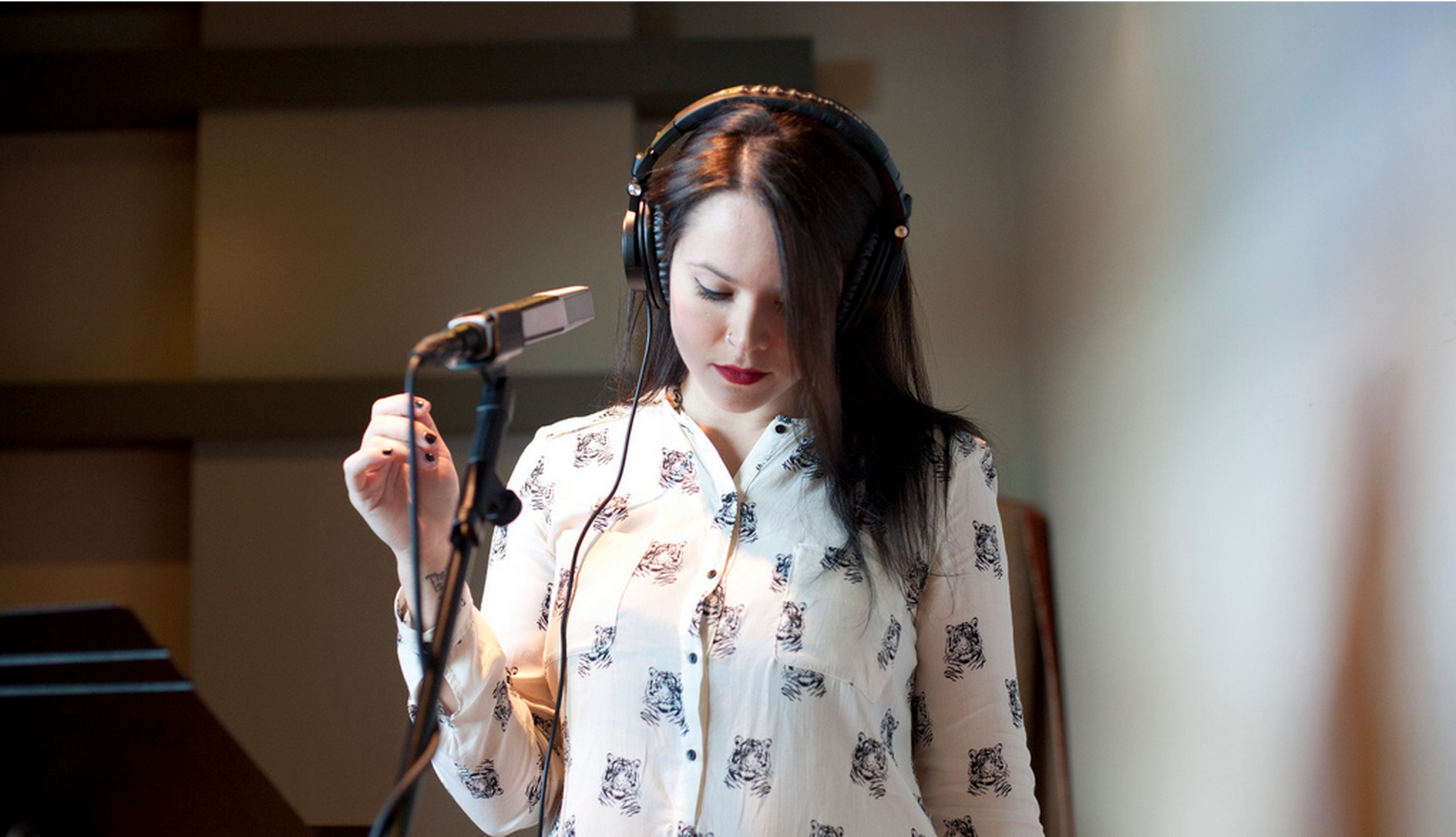 How To Set Up The Perfect Monitor Mix for a Vocalist